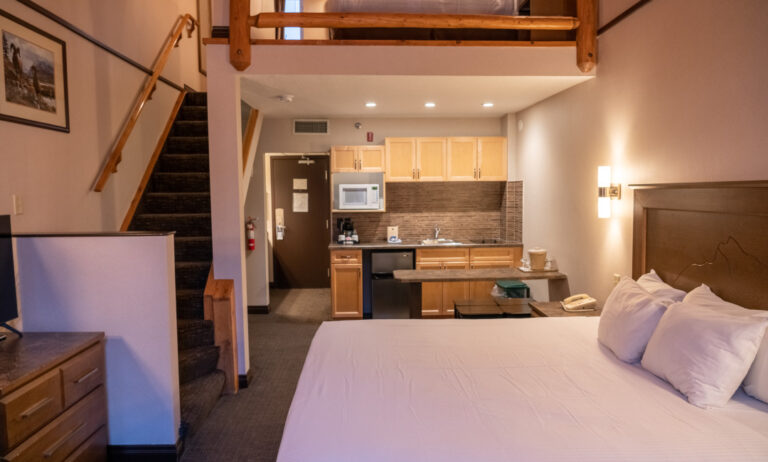 Rooms - The Rundlestone Lodge